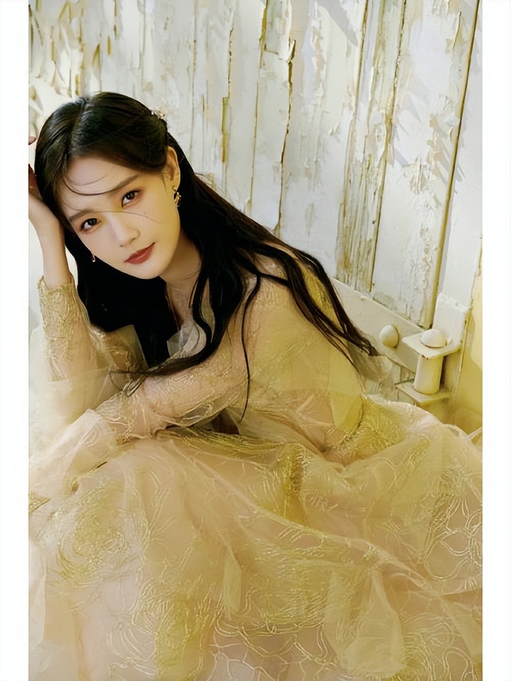 Li Yitong took off his shoes and flew barefoot on the plane, causing ...