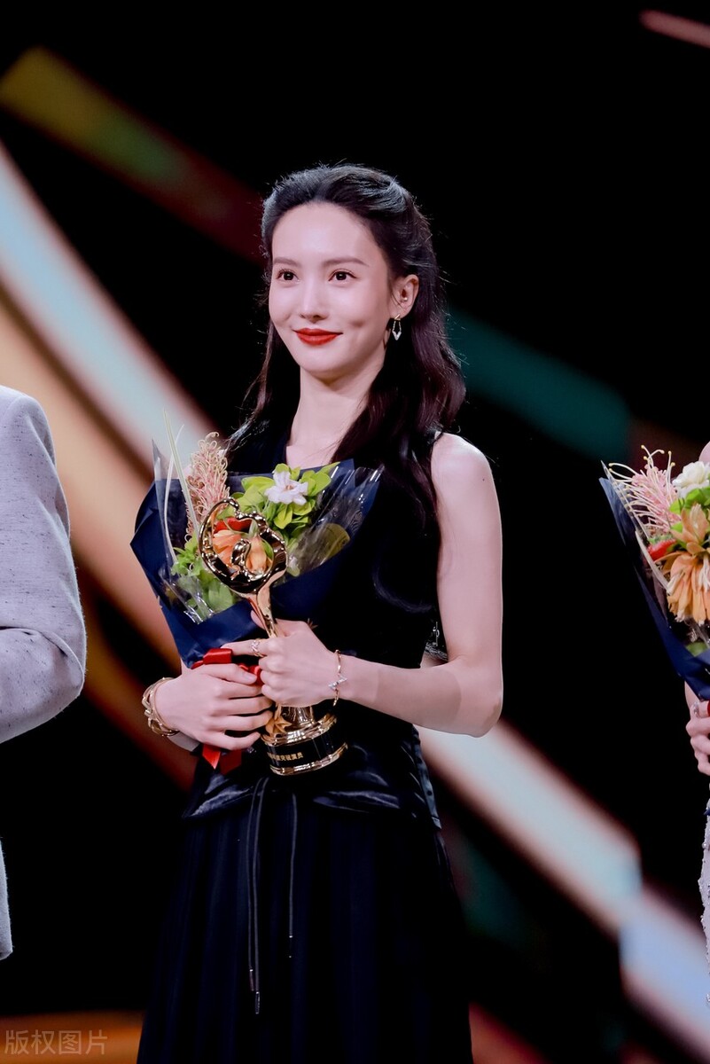 Jin Chen and Zeng Shunxi travel together in Thailand - iNEWS