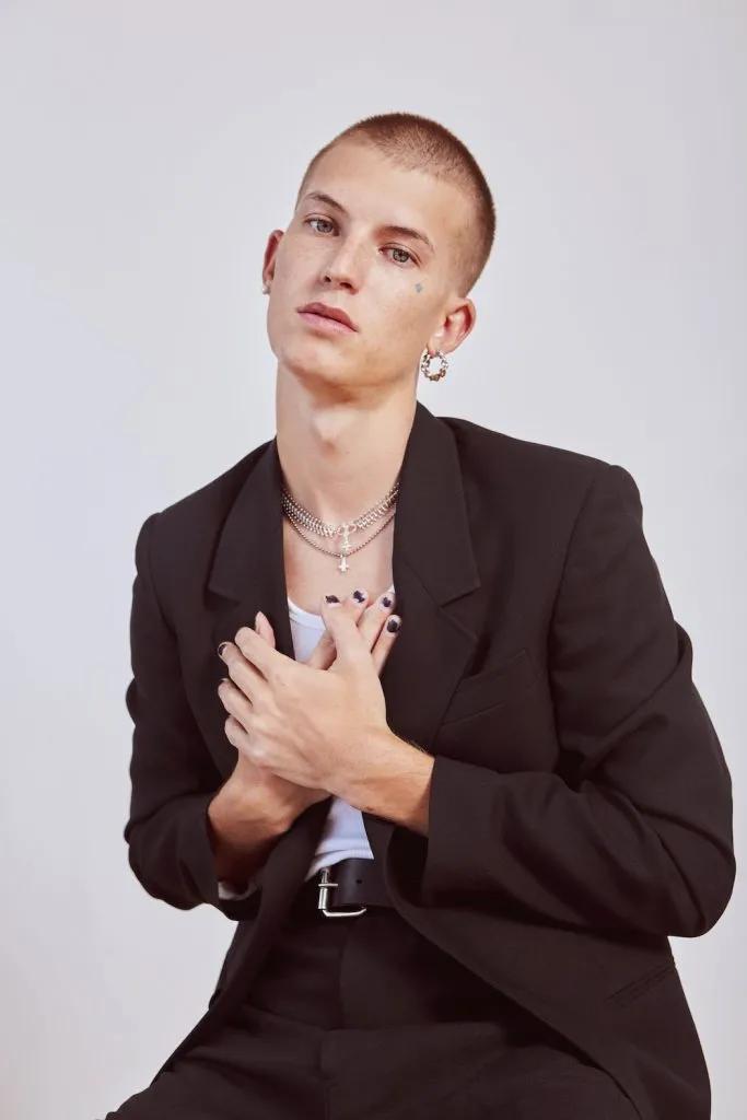 Superborn male singer Gus Dapperton becomes CELINE's newest star - iNEWS
