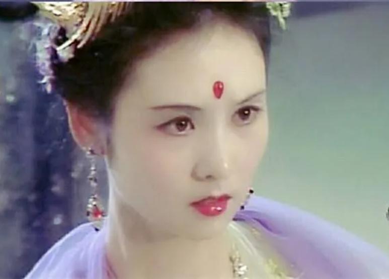 "The most beautiful Chang'e" Qiu Peining, still looks like a fairy at ...