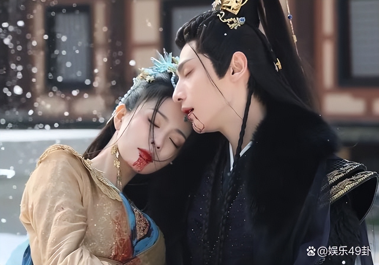 Luo Yunxi and Bai Lu are two, and one person has to be "Long Moon Ember ...