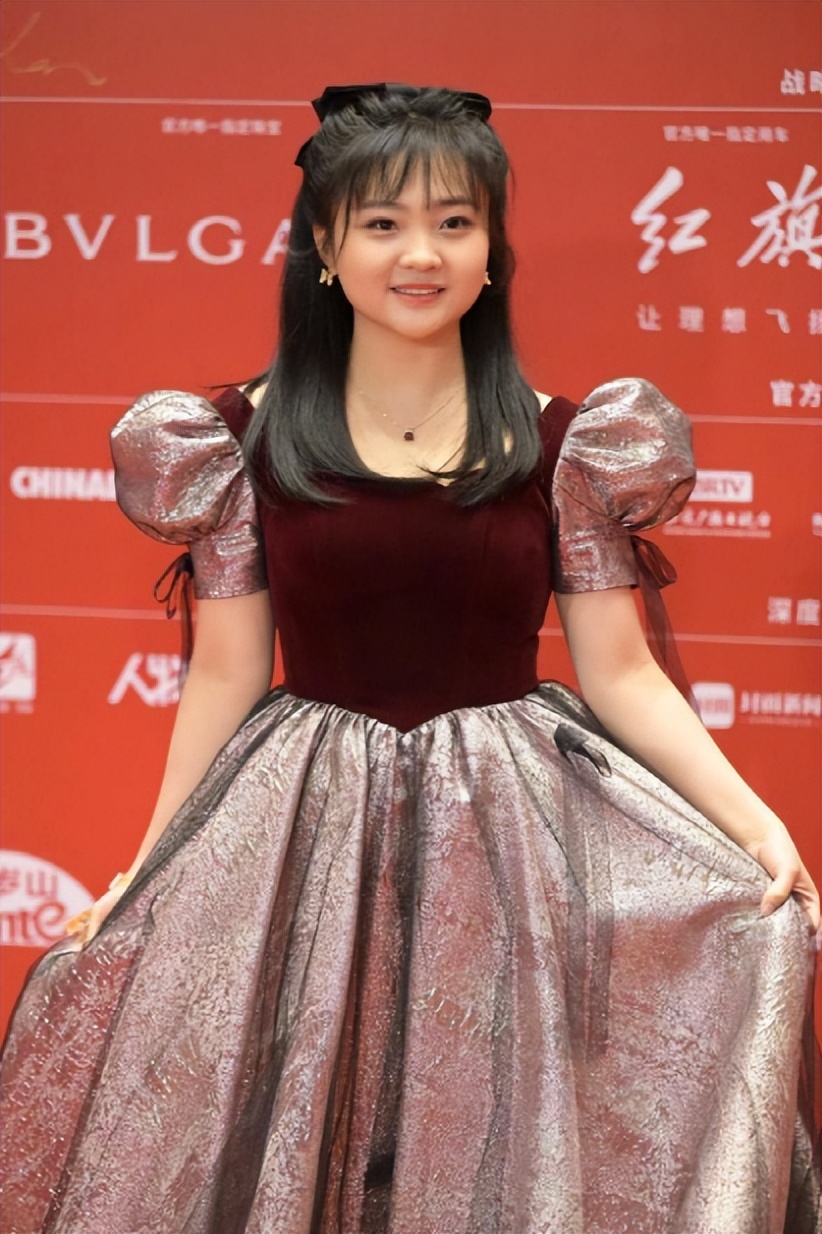 23-year-old Lin Miaoke is overgrown! The slightly fat body looks cute ...