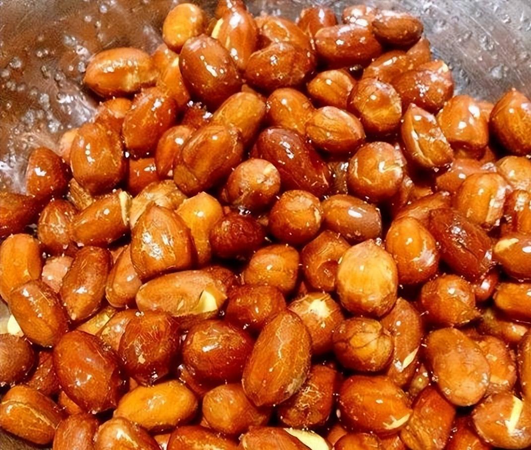 You can't put oil in the fried peanuts first, the chef's dad is good at ...