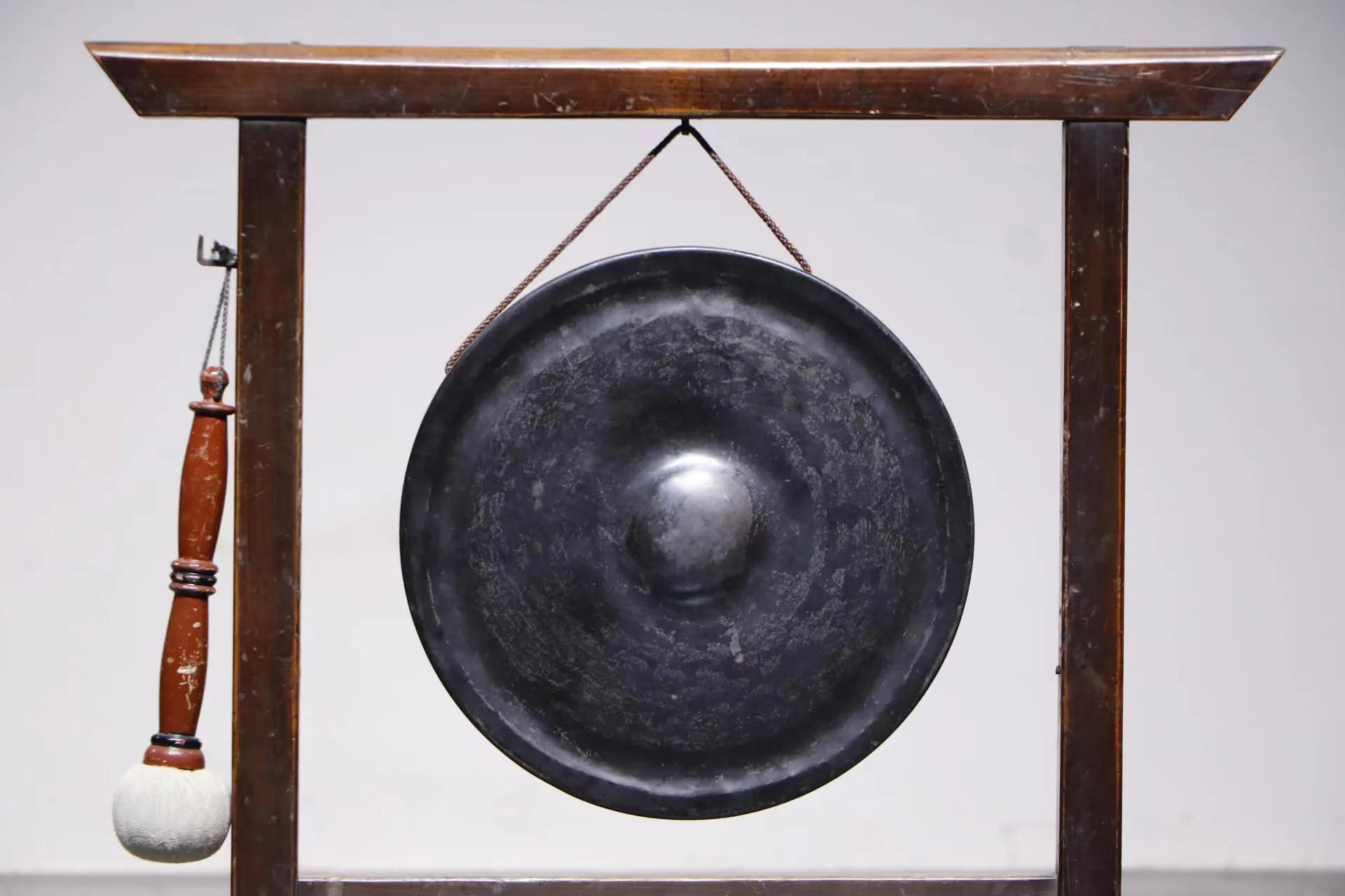 Gong; Gong was often used by ancient officials to "sing gongs to clear ...