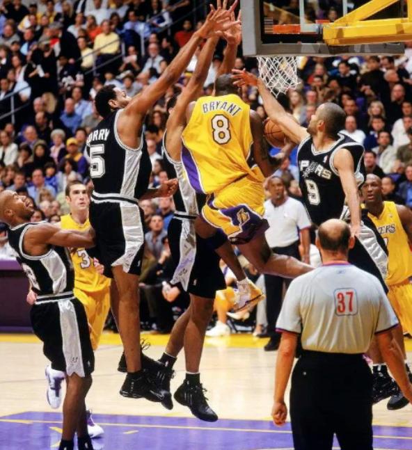 Can Xiaoka beat the peak Kobe? Footwork is the key, and Kobe has a high ...