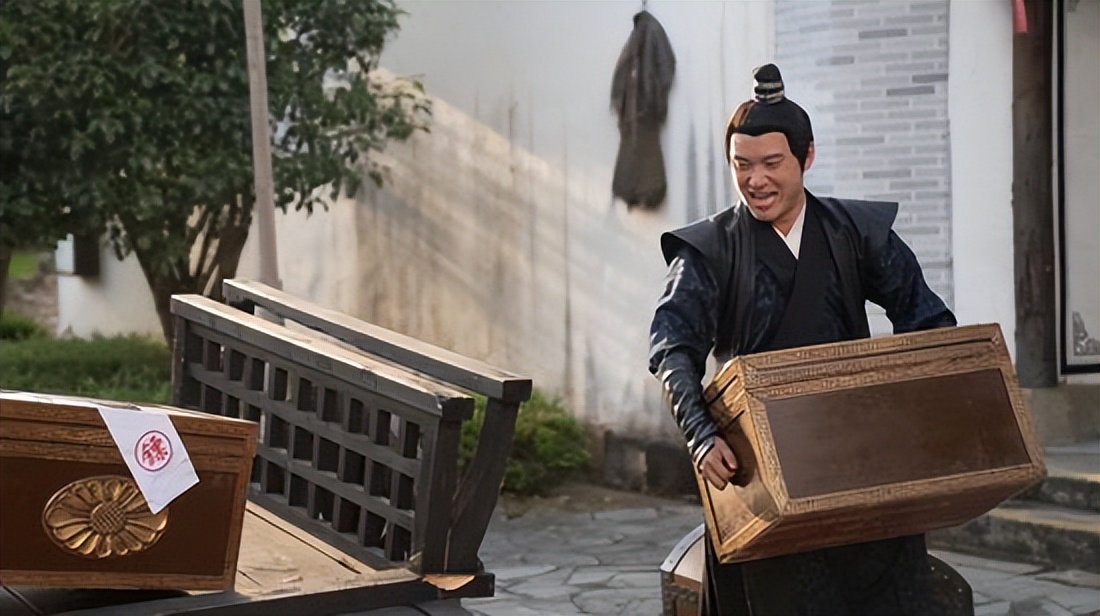 We all know that Heshen is a corrupt official and is rich enough to ...