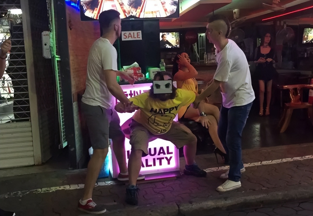 "Temptation everywhere" Thailand travel, those funny moments, one is ...