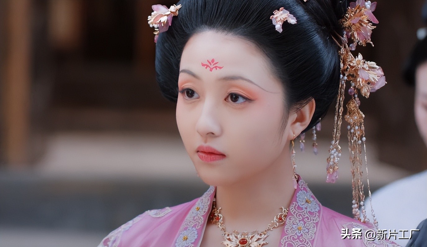 Liu Yihan in "Flower Glass Anecdote": Same age as Zhao Liying, 36 to 25 ...