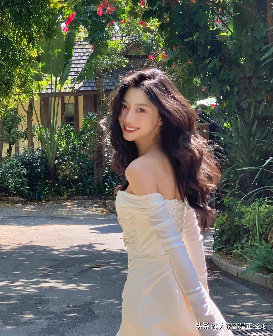 Pure desire ceiling Yi Mengling, you may think she is not beautiful ...