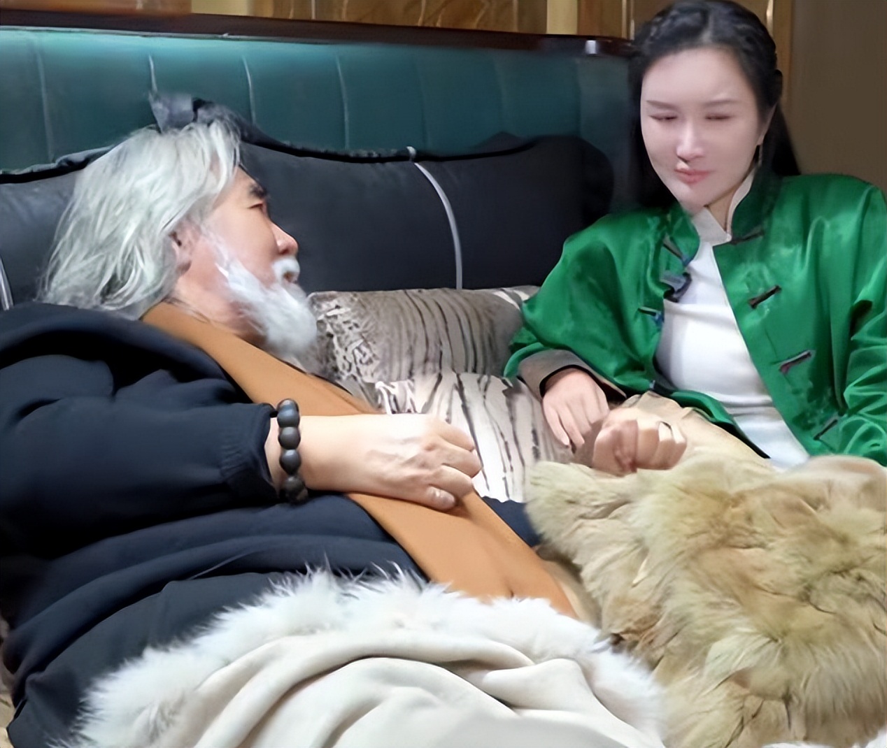 Du Xinglin is pregnant again and has another hard time! The bulging belly appeared in the ...