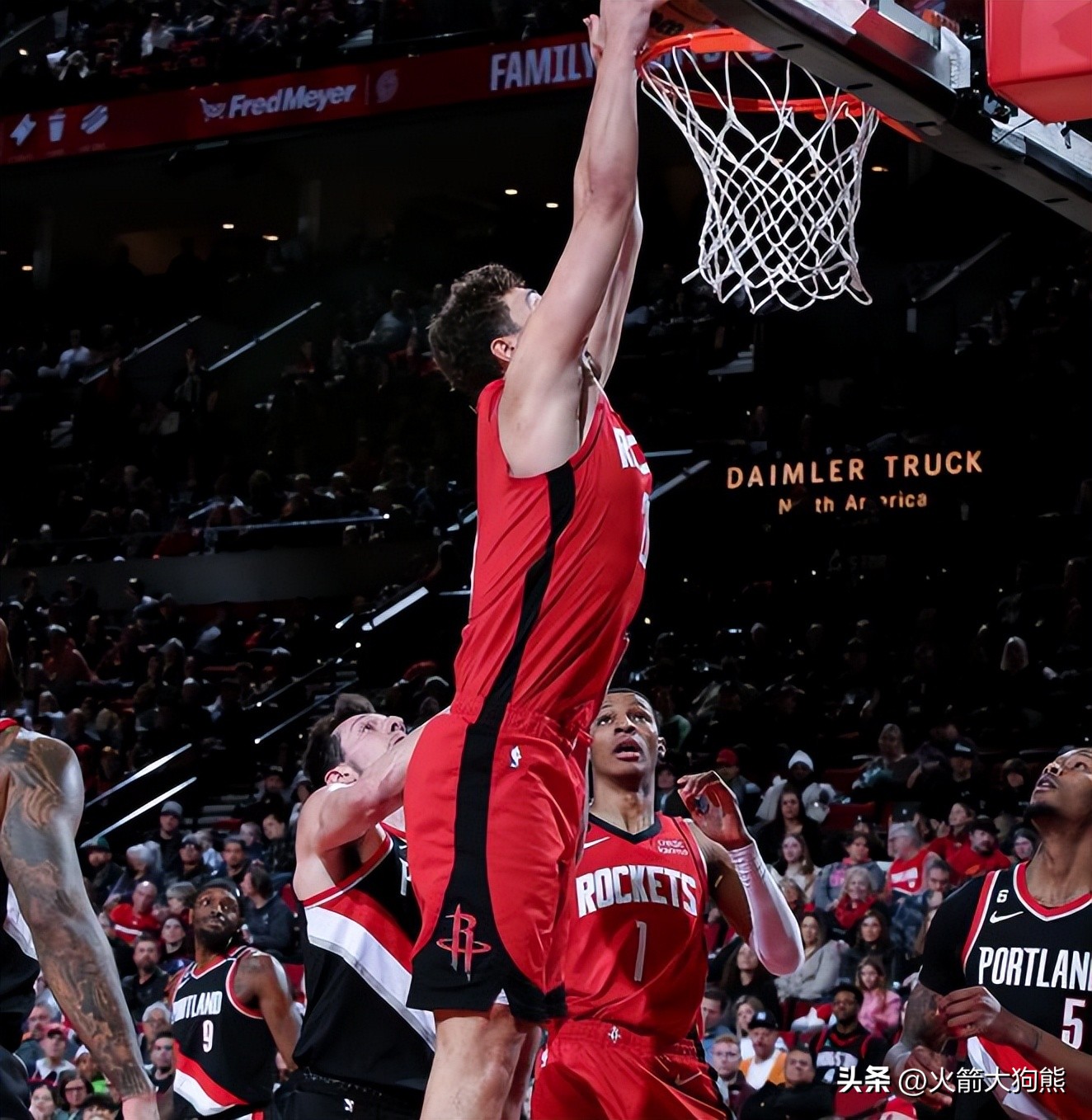 17+10+5 in a single game, but was abandoned in the final quarter! The ...