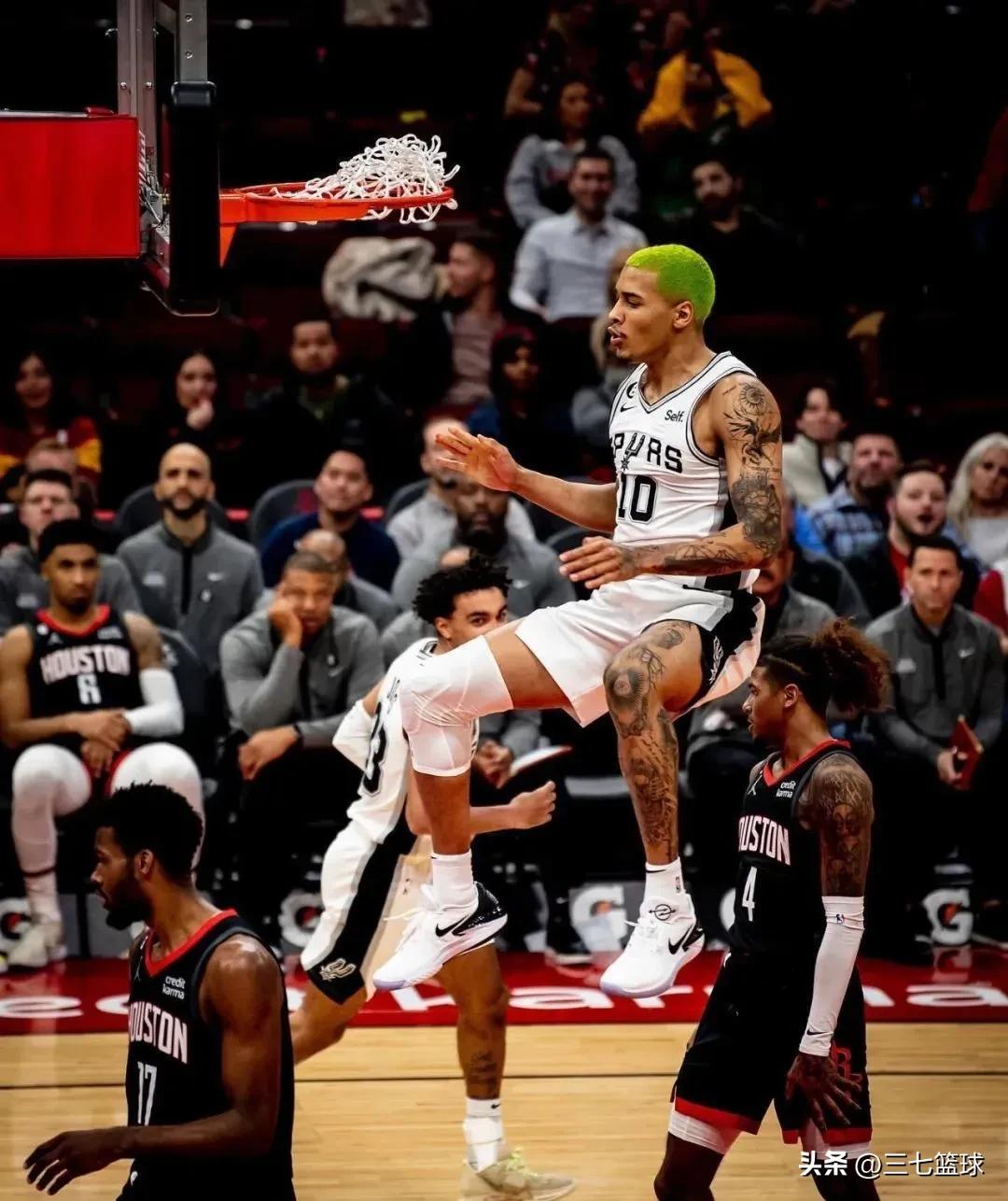 One-handed free throw, flamboyant personality, the inheritor of the ...