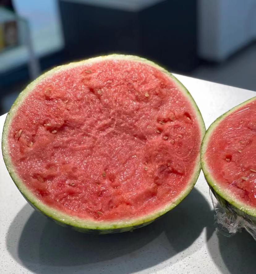 When buying watermelons, don't shoot with your hands anymore, the old ...