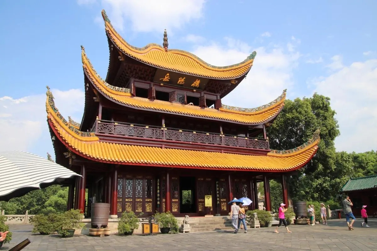 During the special meeting in 1964, Zhang Aiping left the meeting early ...