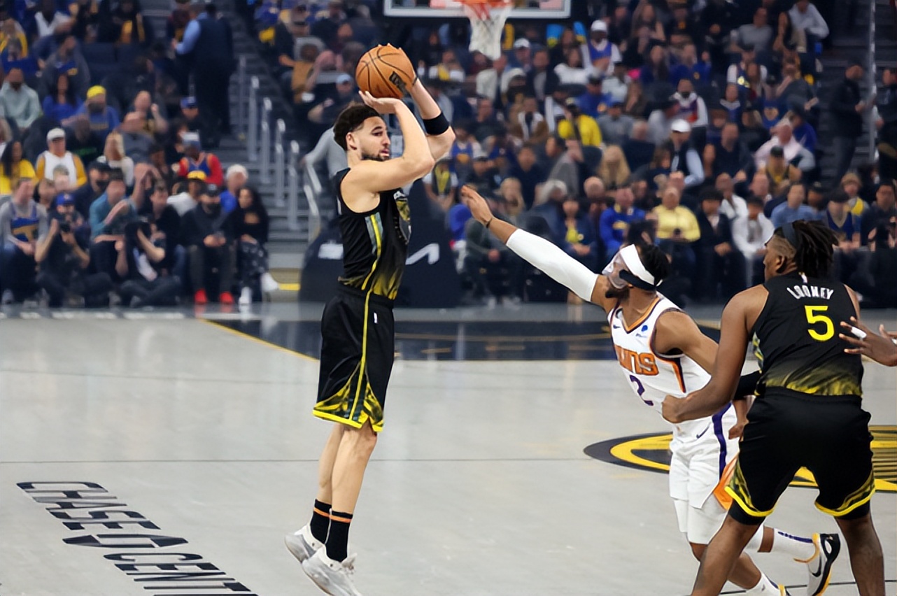 24 wins and 0 losses! Klay sent the winning ball to the Iron Law ...