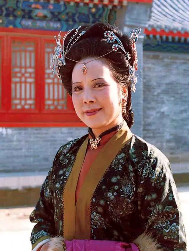 Dream of Red Mansions: Is Xing Xiuyan's father, Xing Zhong, Mrs. Xing's ...
