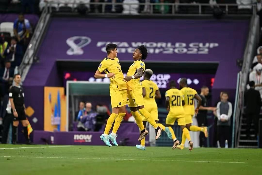 The appearance of the World Cup cheerleaders is hotly debated!A number ...