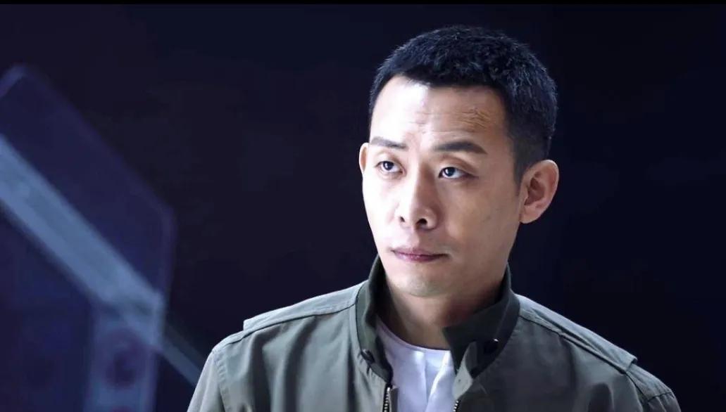 Zhang Yi rummaged through the garbage and entered the smelly ditch on ...