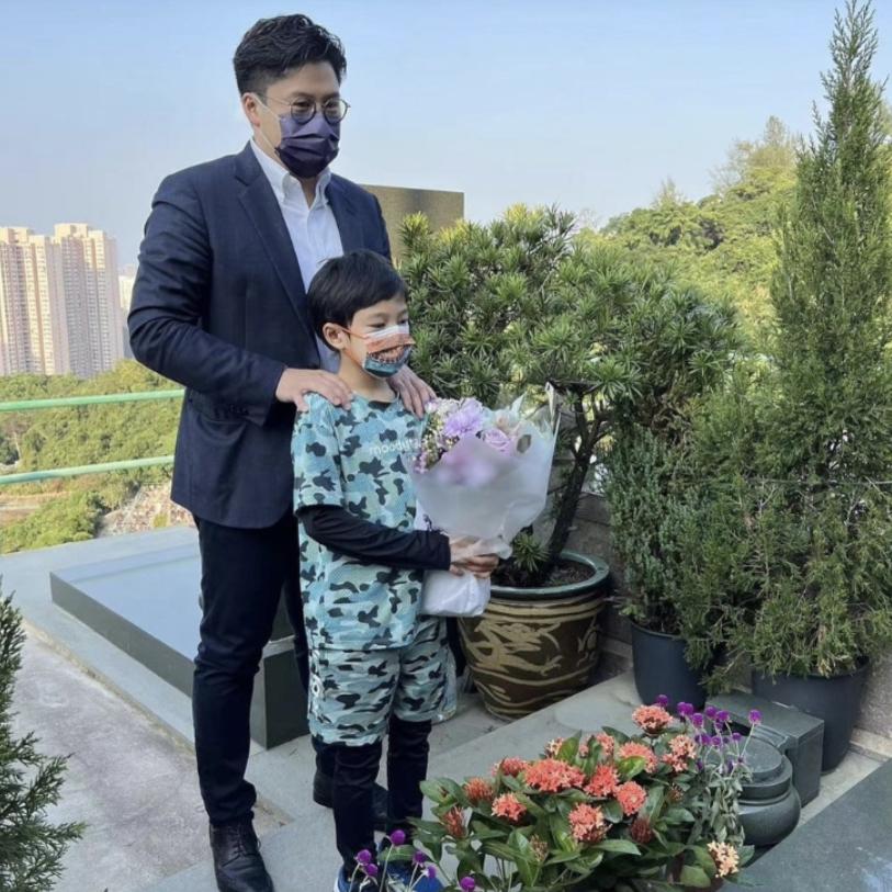 Zhu Lingling's three sons are rarely in the same frame! Standing in a ...