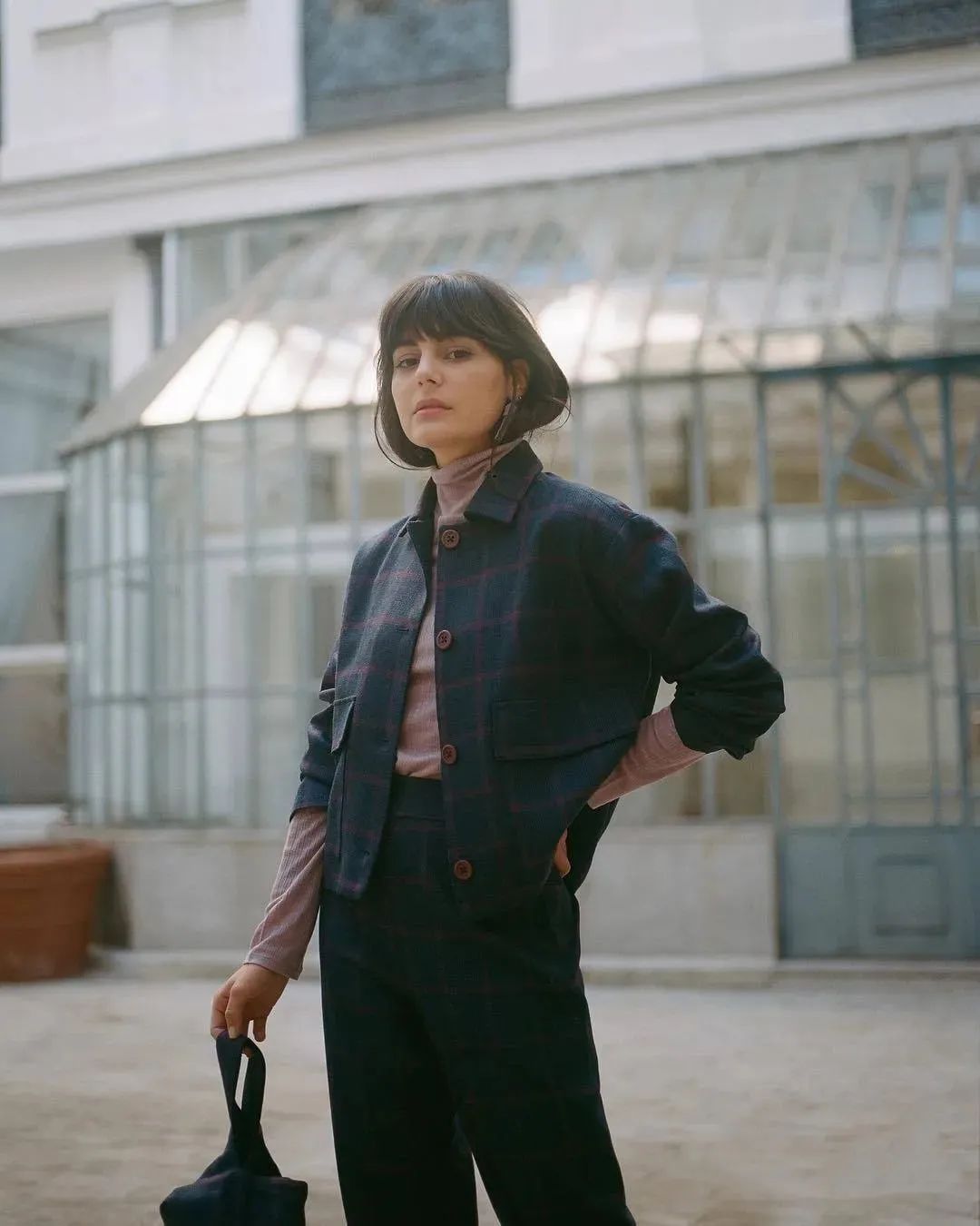 Relying on old clothes and fashion, Maria Bernad is worthy of being a ...