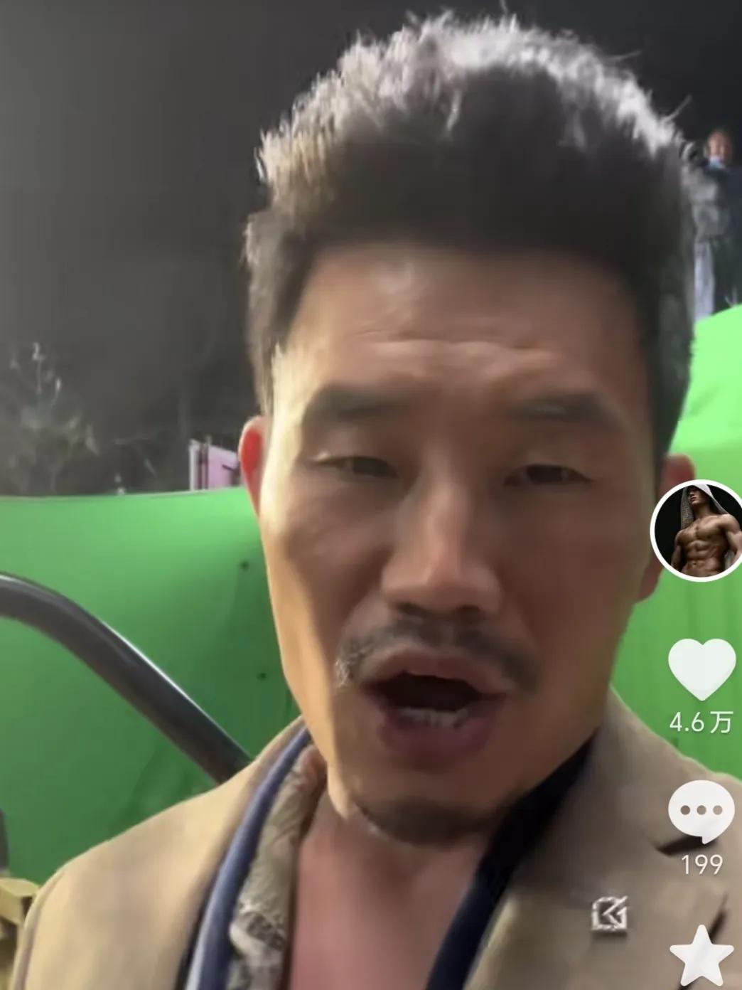 Gazi Xie Mengwei is too daring! Surrounded by four beauties in bikinis ...