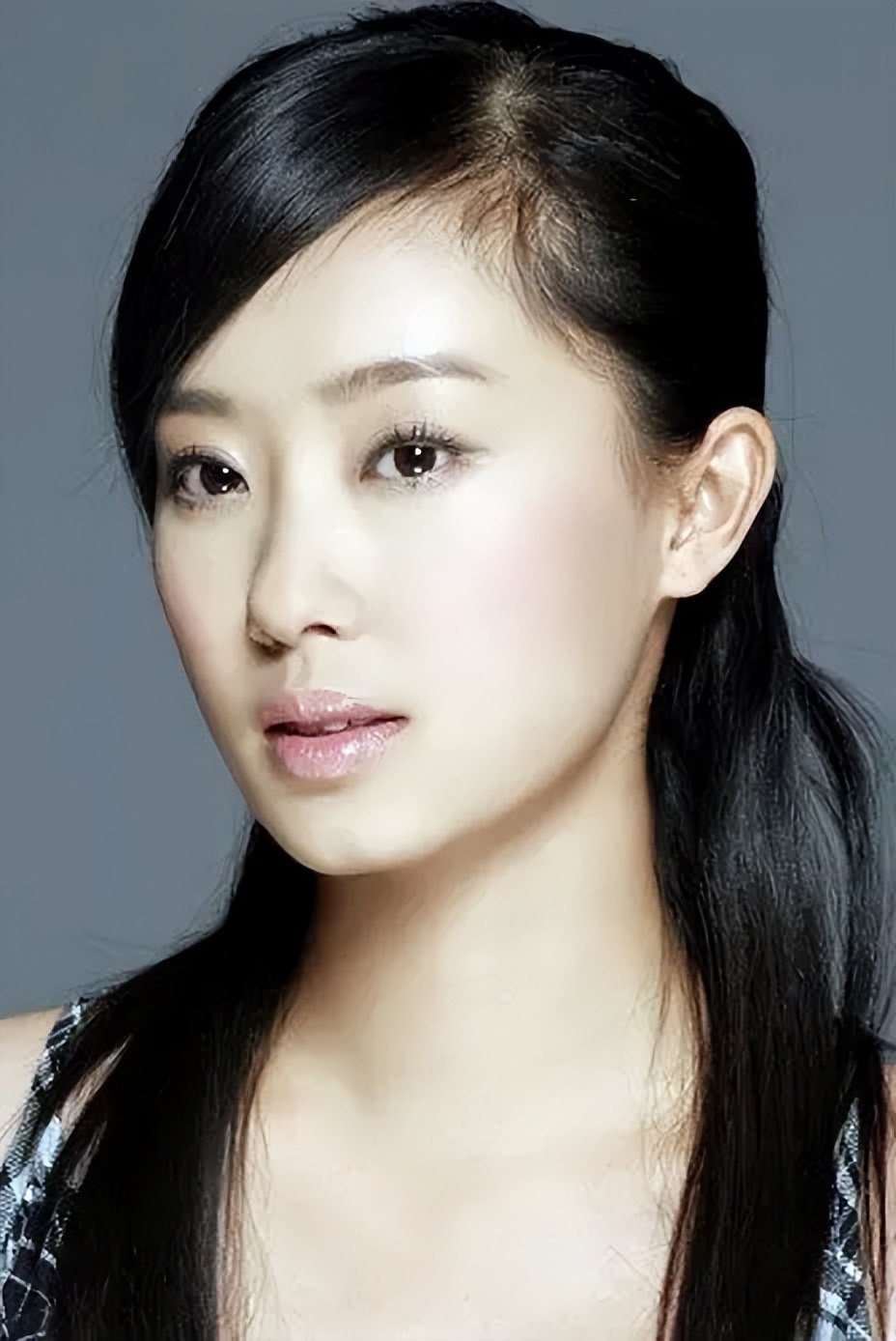 Looking at Zhang Xiaofei a year later, she became a top actress with "Li Huanying", why is she ...