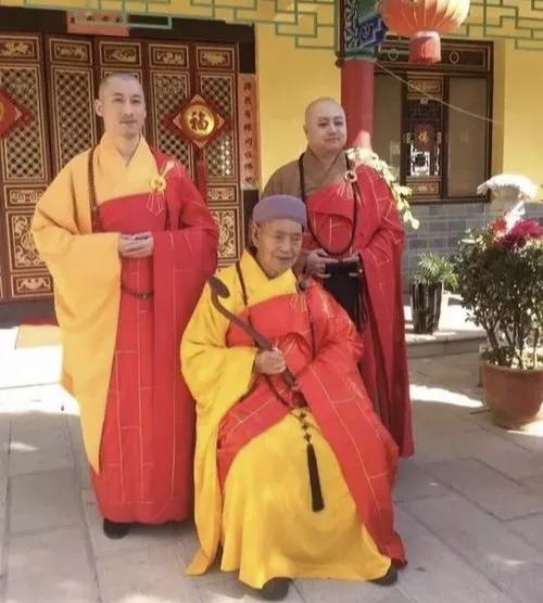 Master Ming Dao: Monk at the age of seven, recited the Lotus Sutra ...
