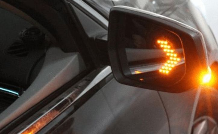 Use of turn signals in different scenarios (2) - iNEWS