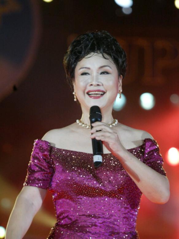 Lied to us for 62 years! Taking off wigs and removing heavy makeup ...