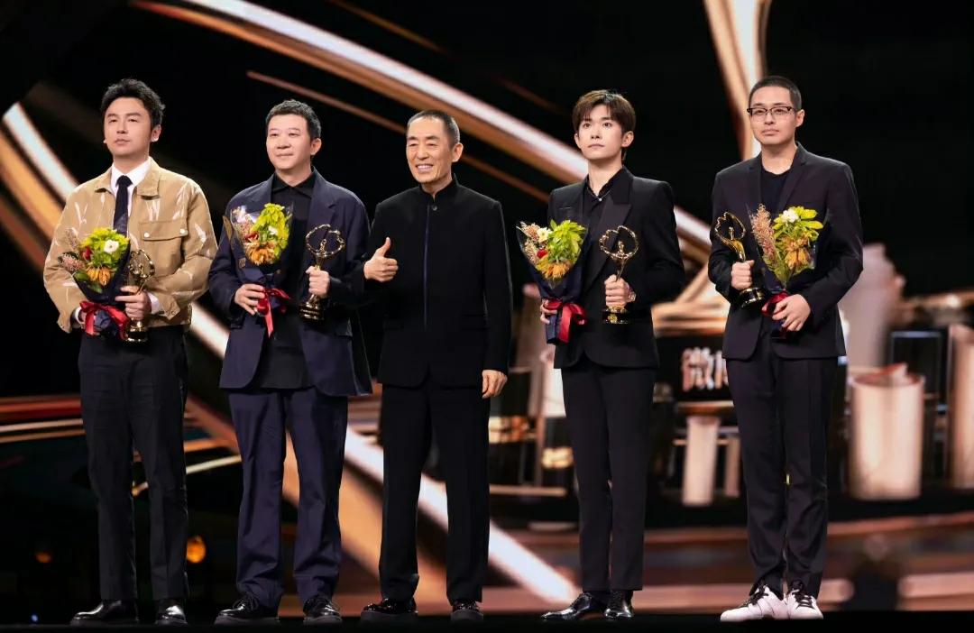 Weibo night is so embarrassing, TFBOYS is so close to the world, Deng ...