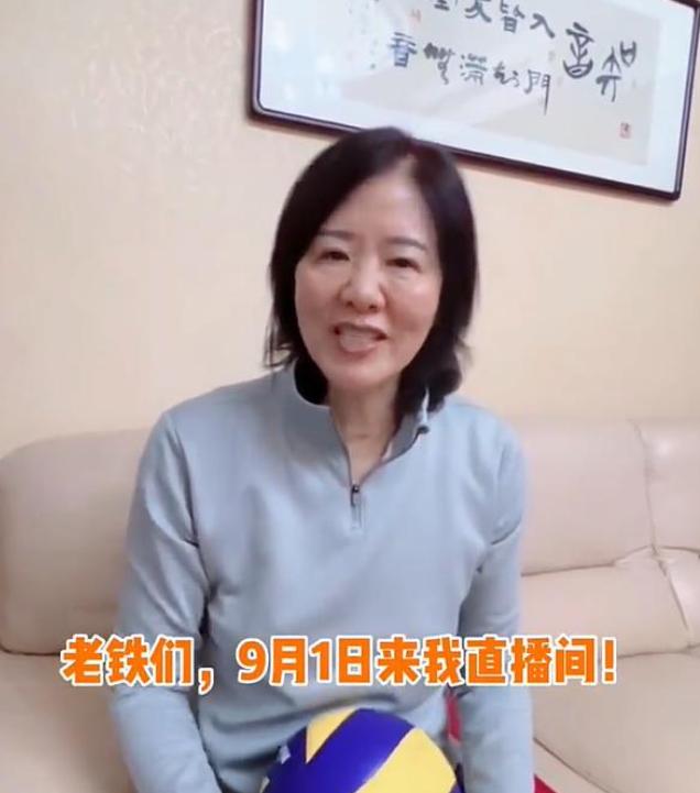 62-year-old Lang Ping is about to start a live broadcast!Fans who leave ...