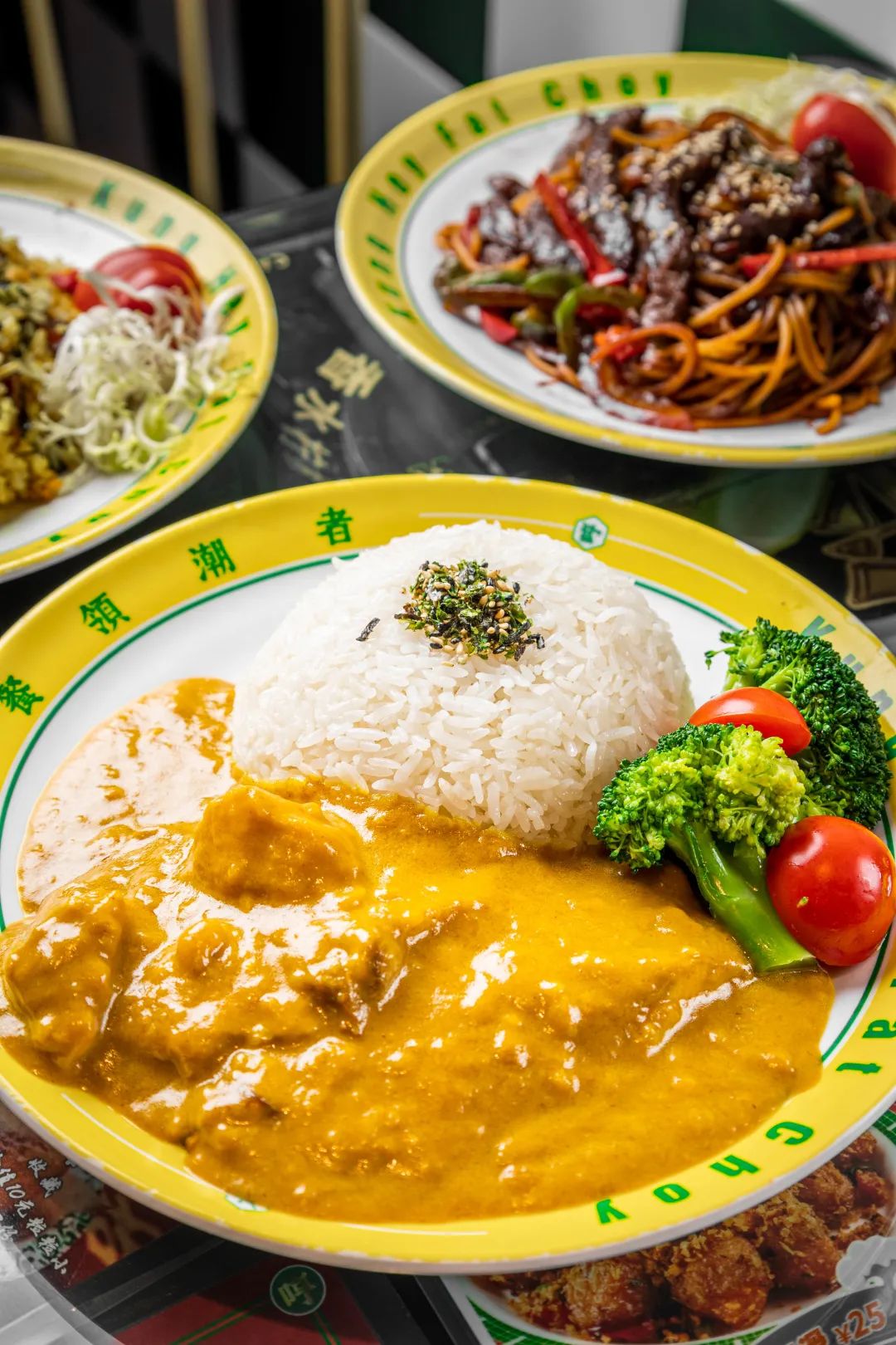 The Hong Kong version of curry chicken chop rice is golden in color ...