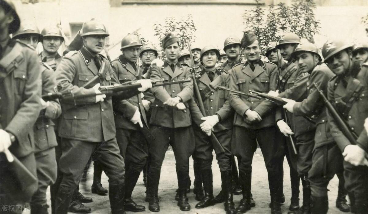 How many people are there in a standard infantry division, and how many ...