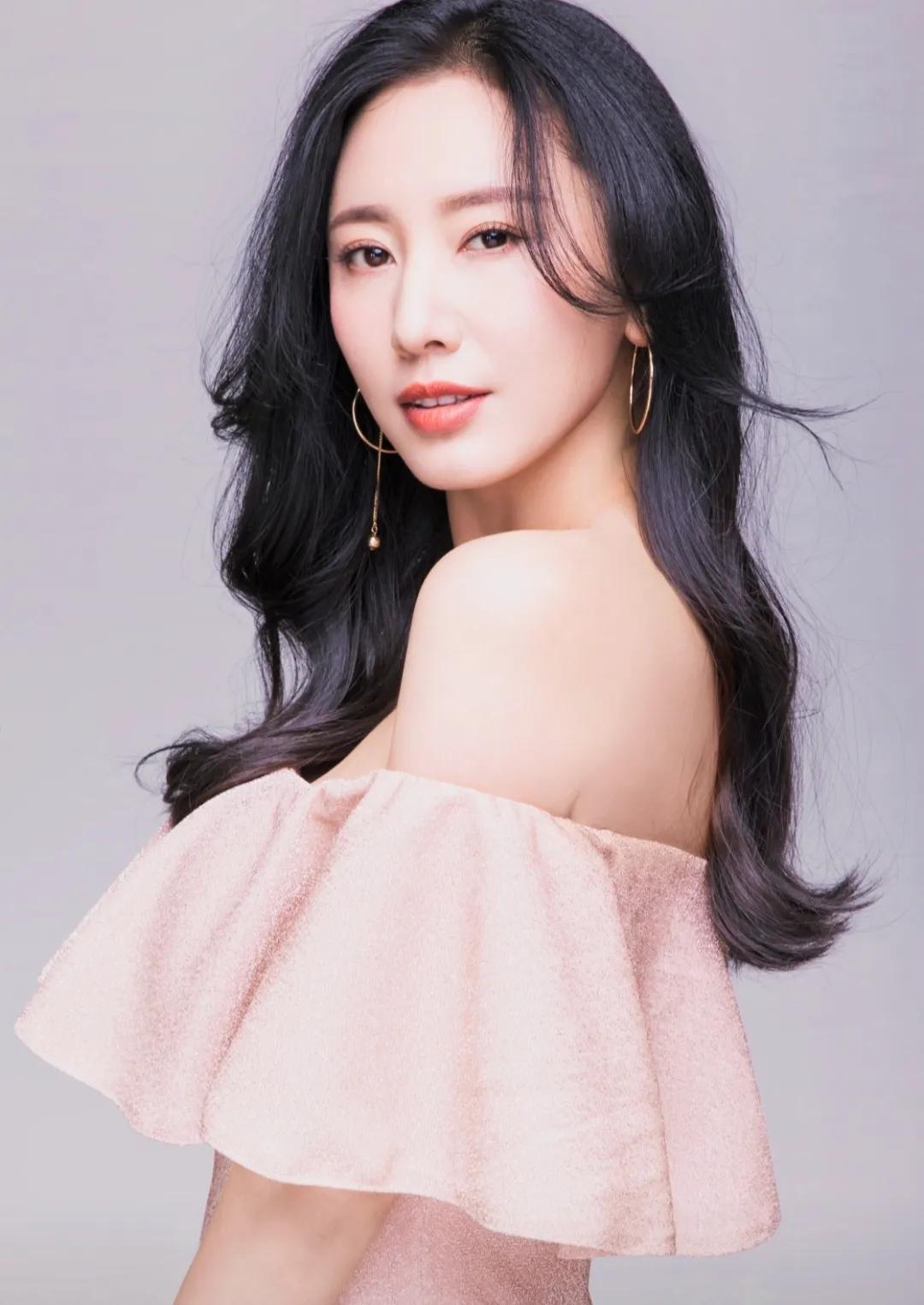 Beautiful actress: Xi Tong - iNEWS