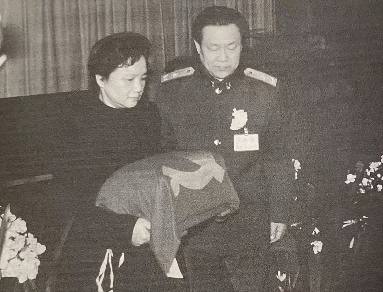 When Deng Xiaoping passed away in 1997, Zhuo Lin said to Zhang Baozhong: You and Deng Nan should ...