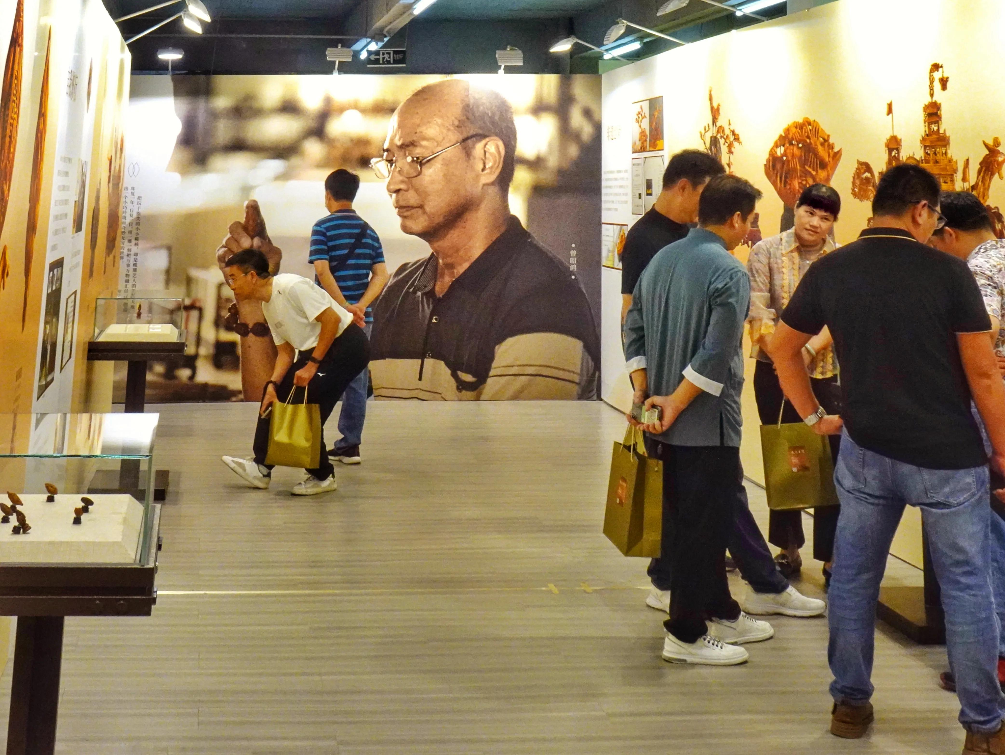 Zeng's Olive Carving Exhibition - iNEWS