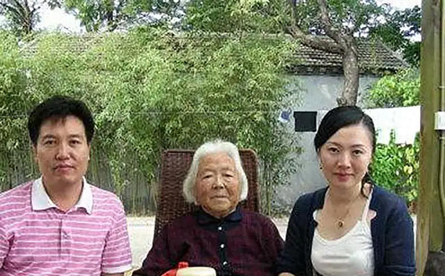 In 2020, Mrs. Gao Gang passed away. She will always be "Principal Li ...