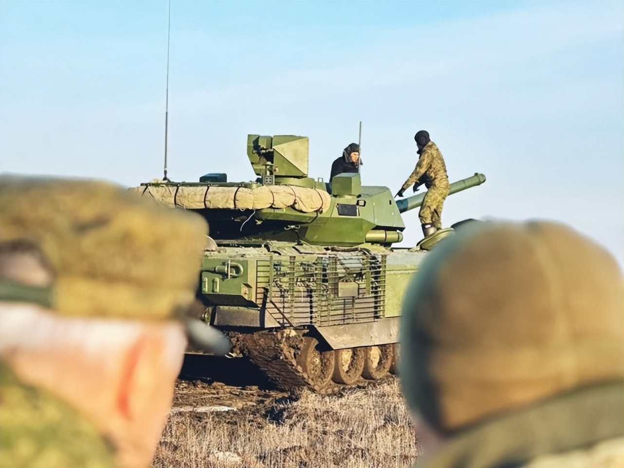 The Russian T14 main battle tanks are assembled, and they may enter ...