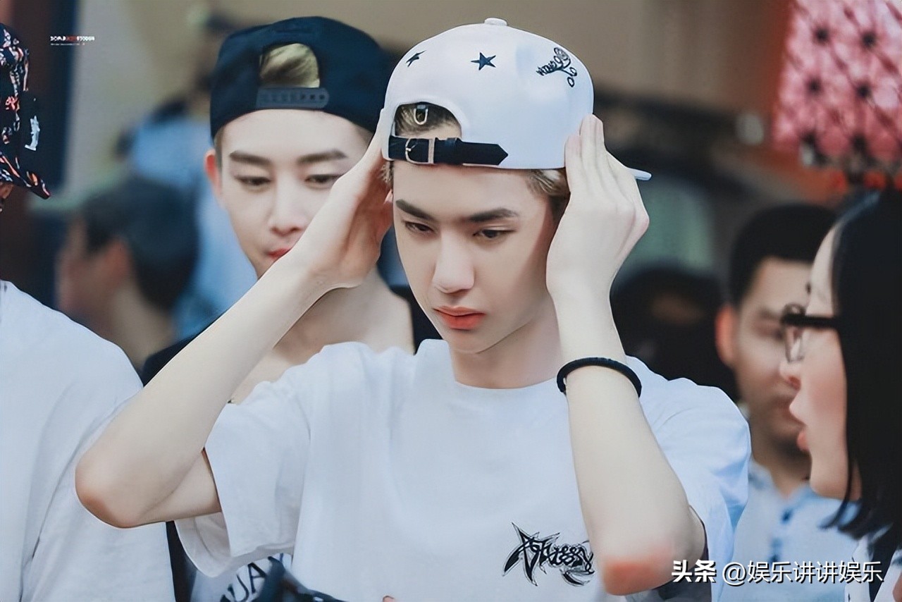 Lin Yushen's live broadcast of Wang Yibo's "No Feeling", the accidental ...