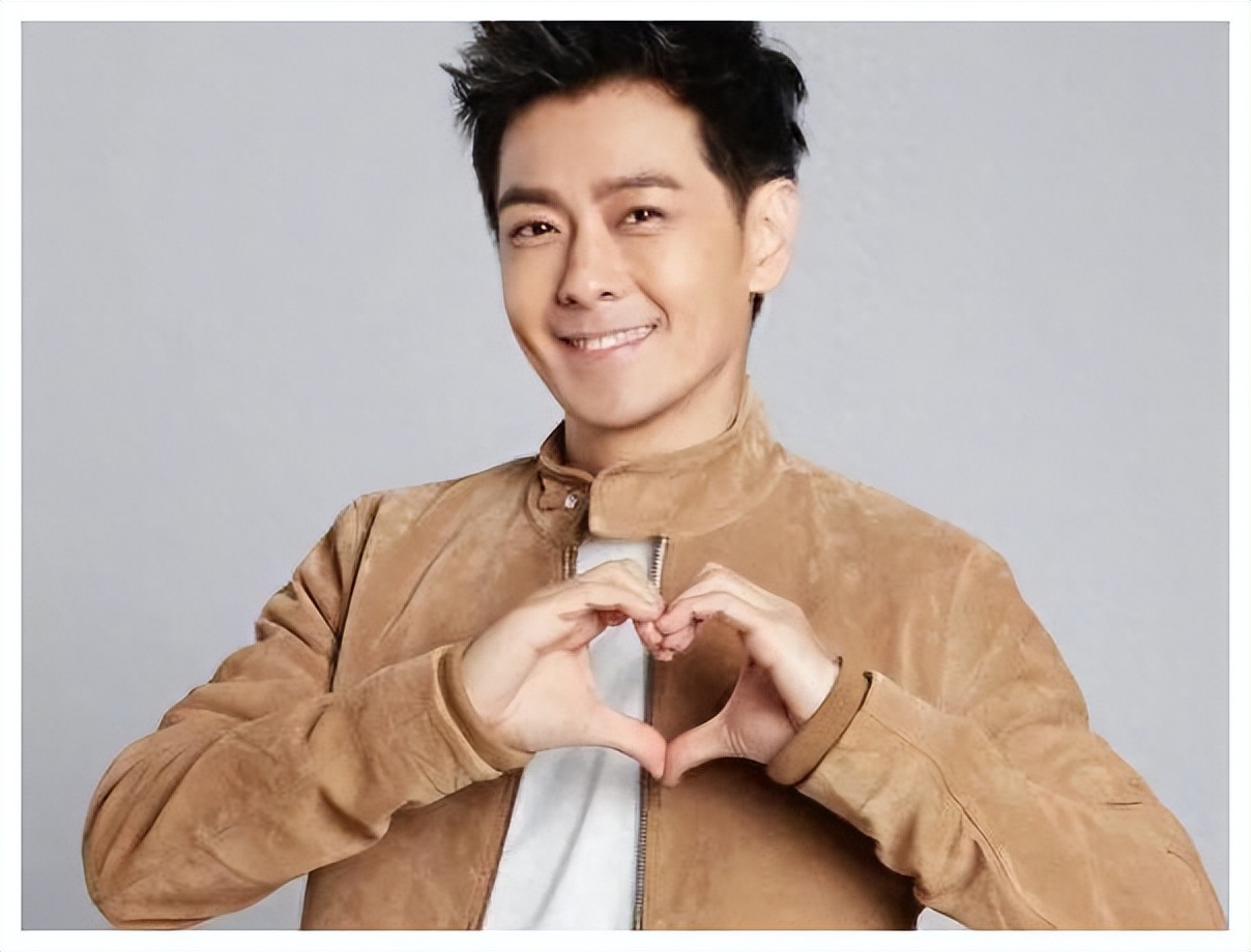 Jimmy Lin appeared on a variety show for the first time after the car accident, his eyes were ...