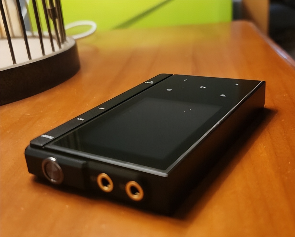 Moonlight Box M1601-32G: A Portable Multifunctional Audio Player - iMedia