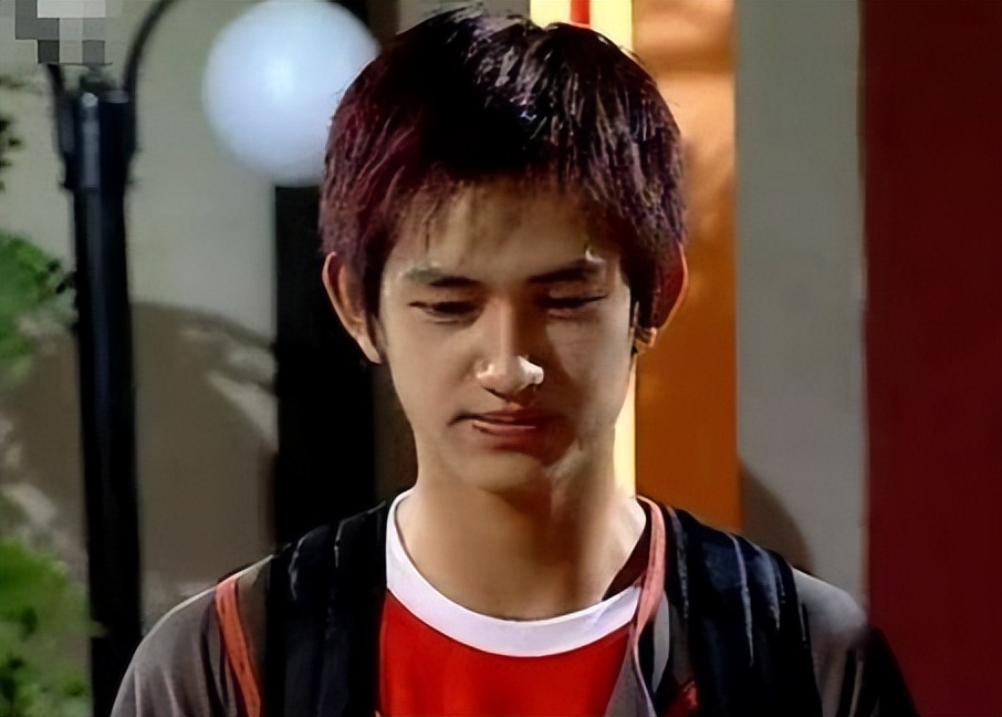 Ma Ke brought his wife and children to dinner, dressed plainly with ...