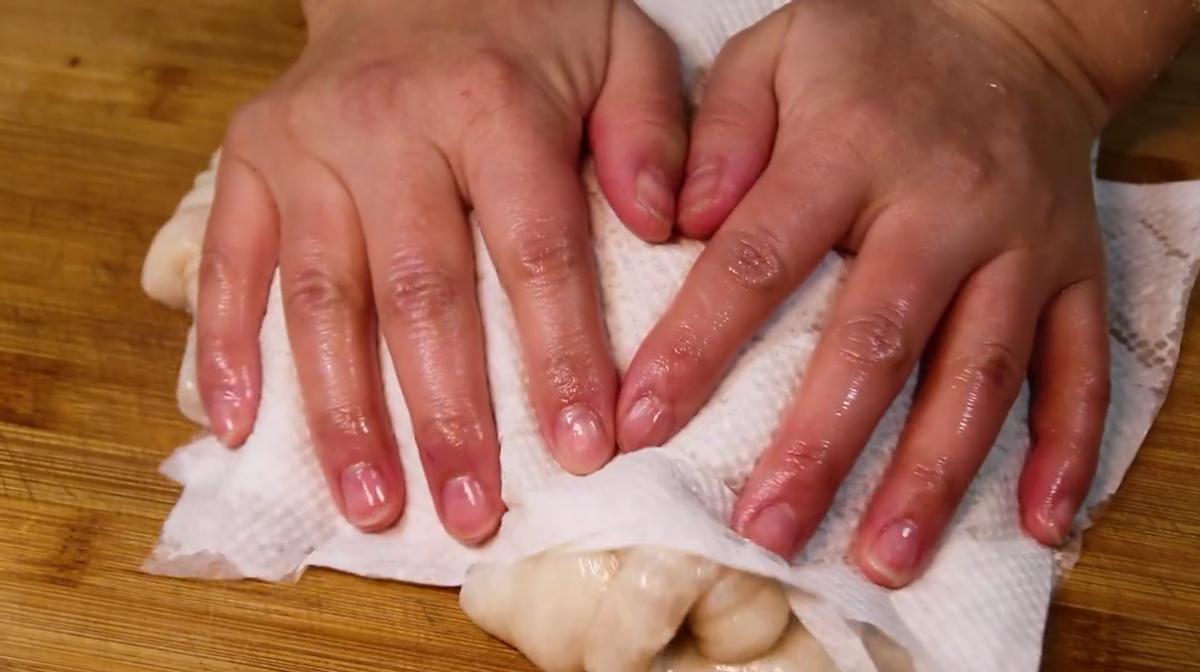 The correct way to stir-fry fat sausages - iNEWS