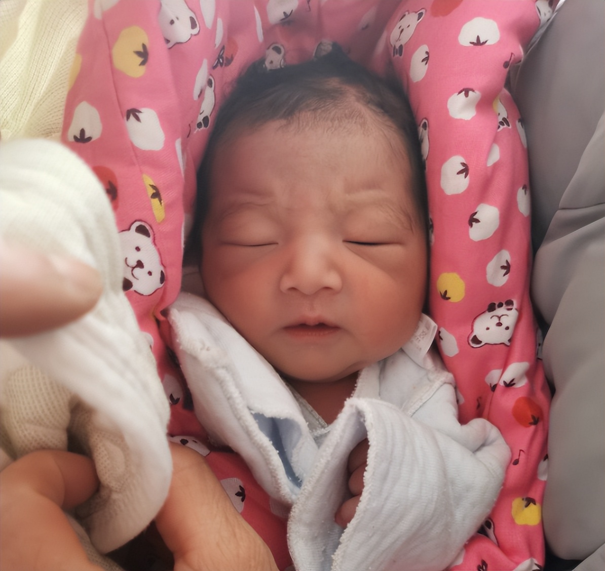 There may be 3 reasons why the baby loves to be noisy in February, not ...