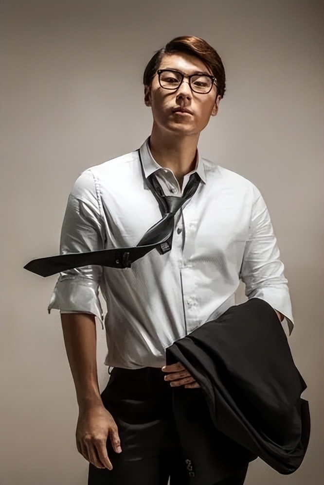 Sun Bo's farewell ceremony, family members cried bitterly, stars sent ...