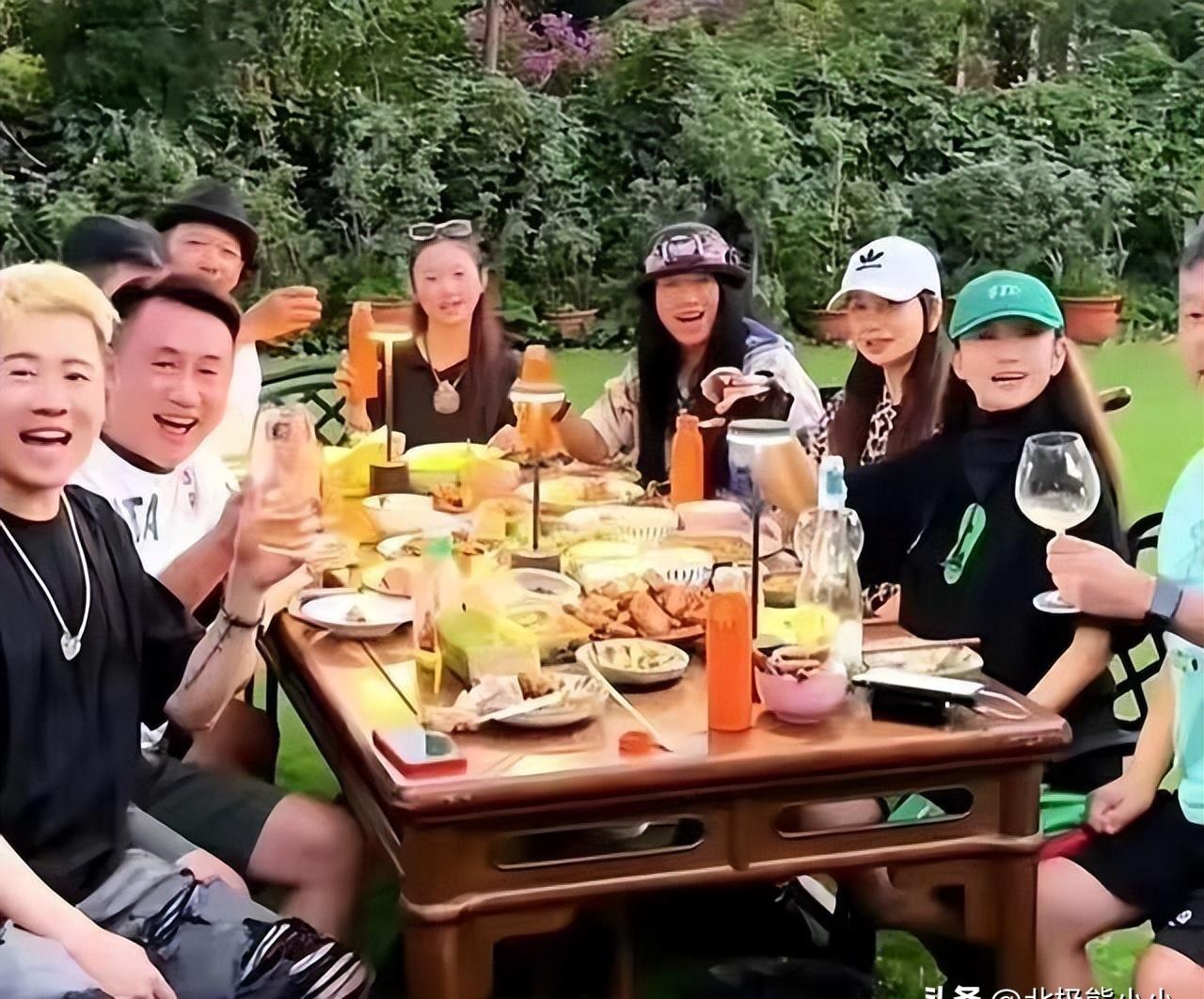 After years of being scolded as white-eyed wolves, Yang Liping and Xiao ...