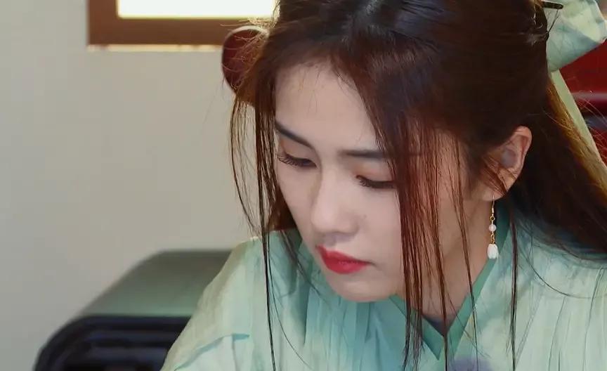 Actress Bailu's cyan costume makes people go deep into the story of ...