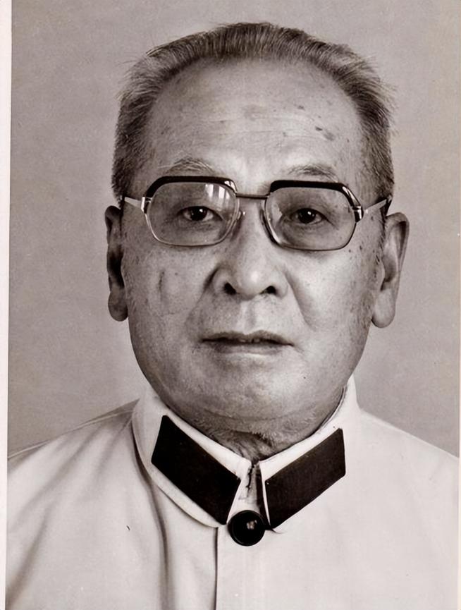 In 1976, Wang Hongwen asked Ye Fei to write a self-criticism. Ye Fei ...