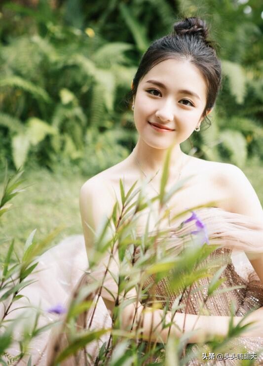 Li Landi: pure and beautiful, sexy and charming, full of charm - iMedia