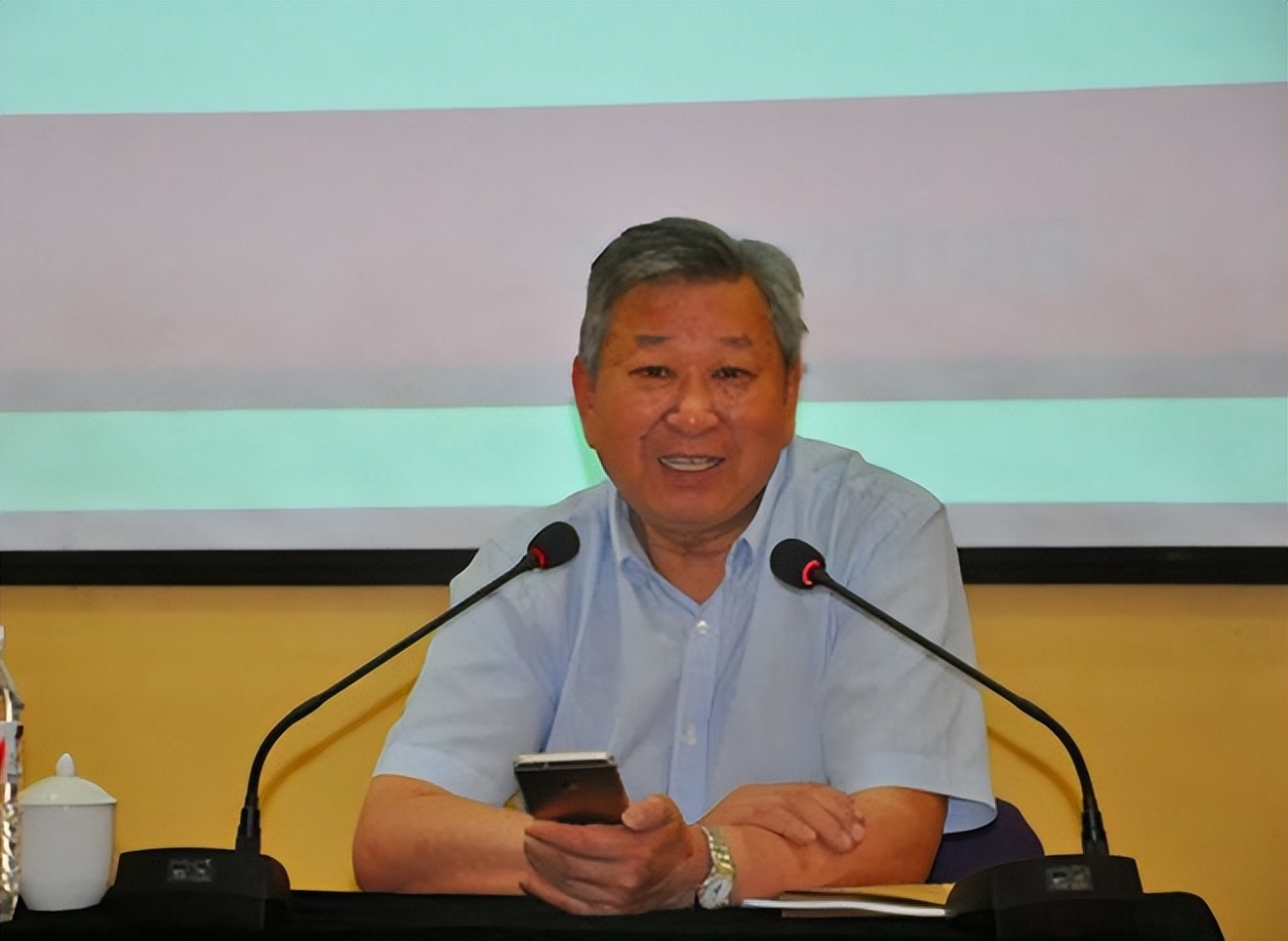 He was scolded for "selling domestic brands cheaply and selling national assets". His choice 10 ...